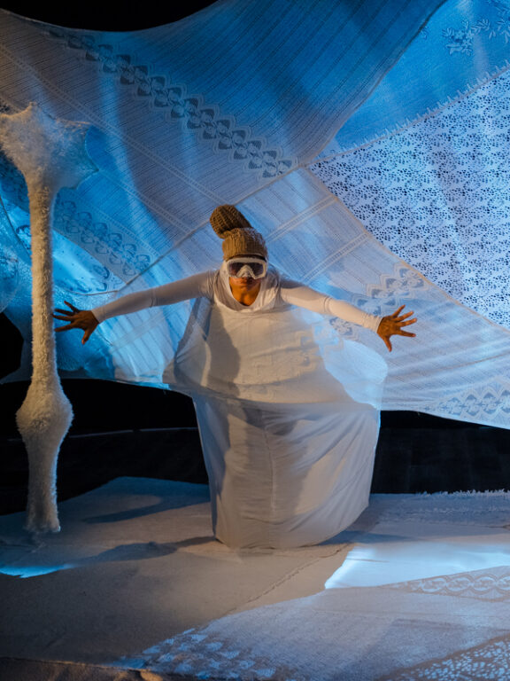 cOsmO | spectacle envoûtant pour les jeunes de 3 à 7 ans